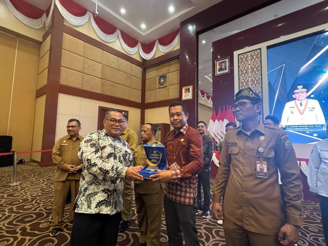 Kabupaten Lingga Raih Predikat "Informatif" pada KIP Tahun 2024: Bukti Komitmen Transparansi ...