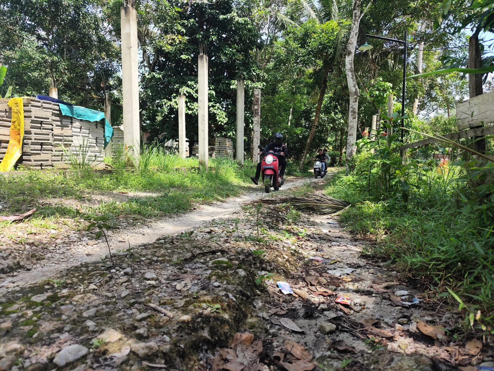 Bertahun-tahun Jalan Rusak Parah, Warga Bukit Kabung Keluhkan Minimnya Perhatian Pemerintah ...