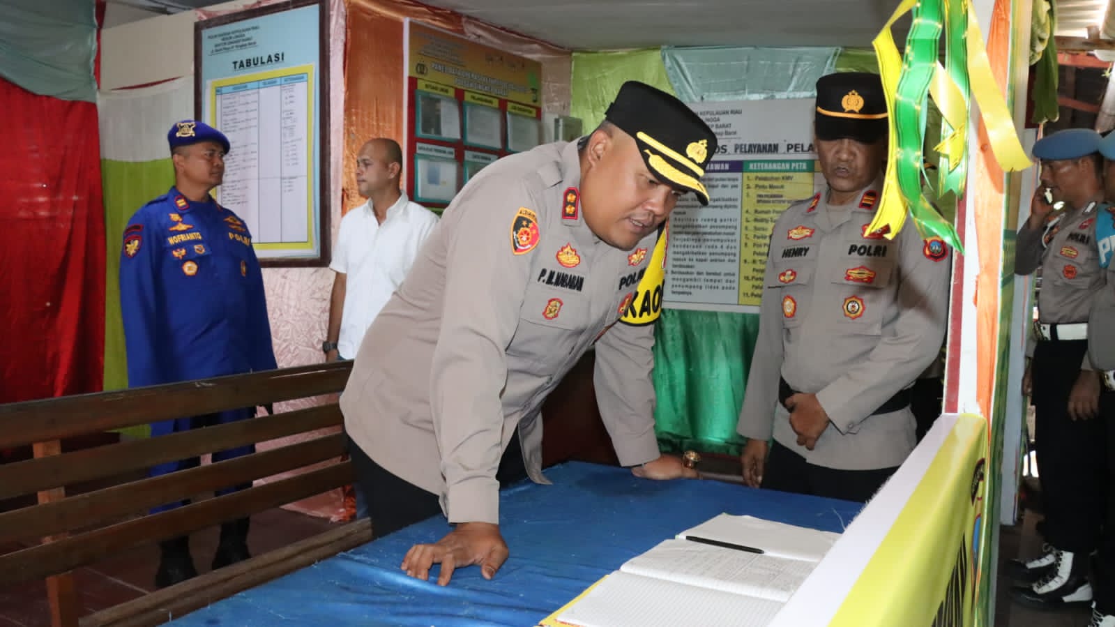 Pastikan Pelayanan Maksimal, Kapolres Lingga Cek Pos Pelayanan Ops Ketupat Seligi 2025 - ihand ...